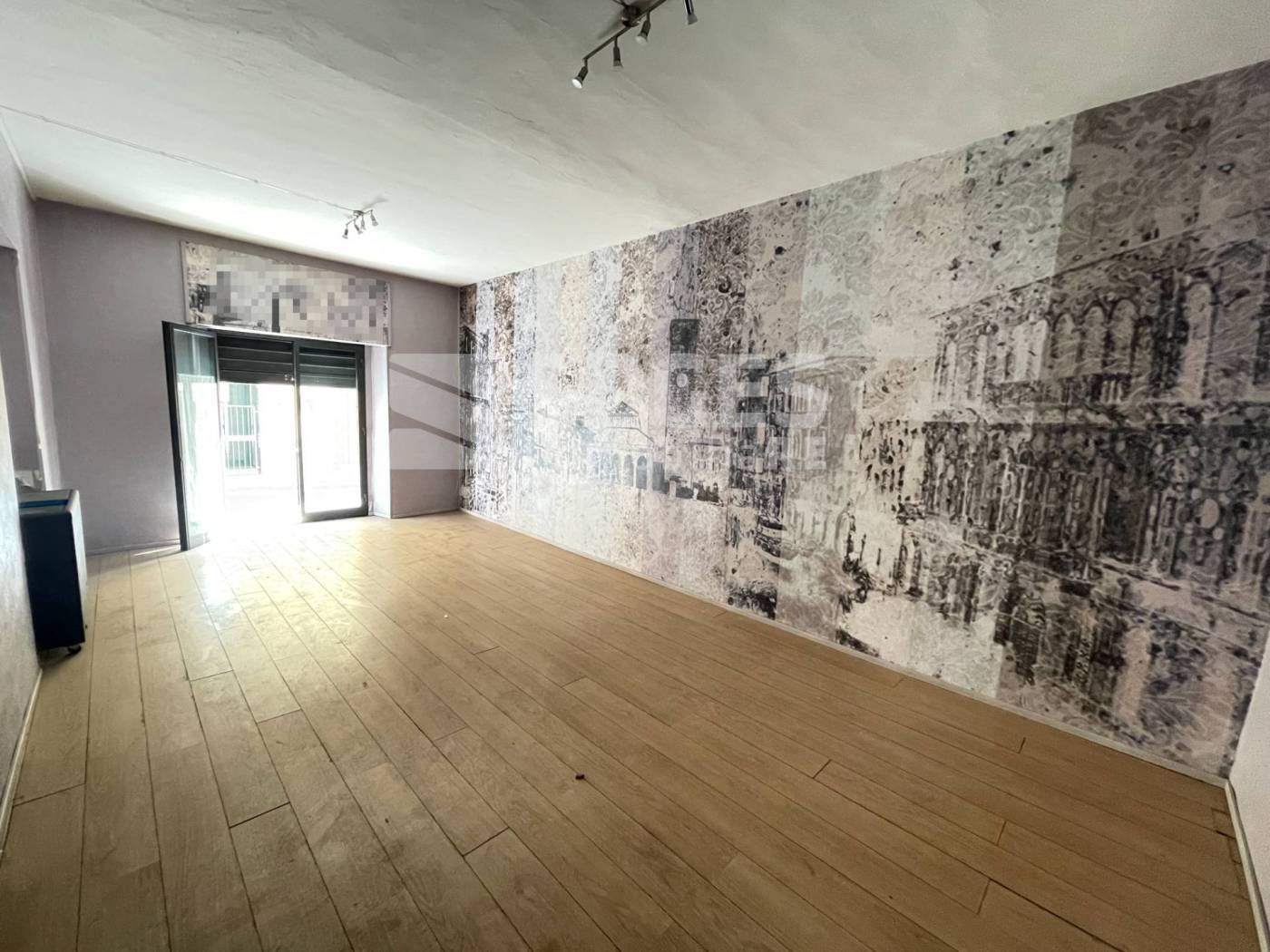 Locale commerciale in Vendita