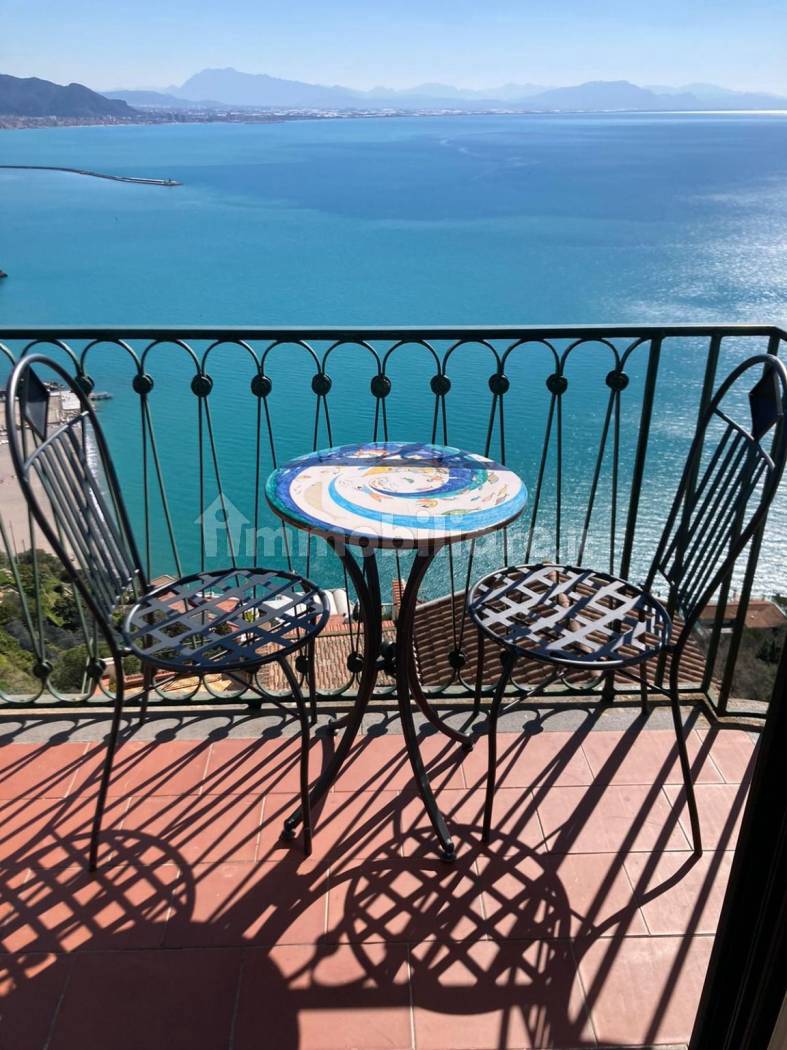 Quadrilocale via Emanuele Gianturco, Raito, Vietri sul Mare