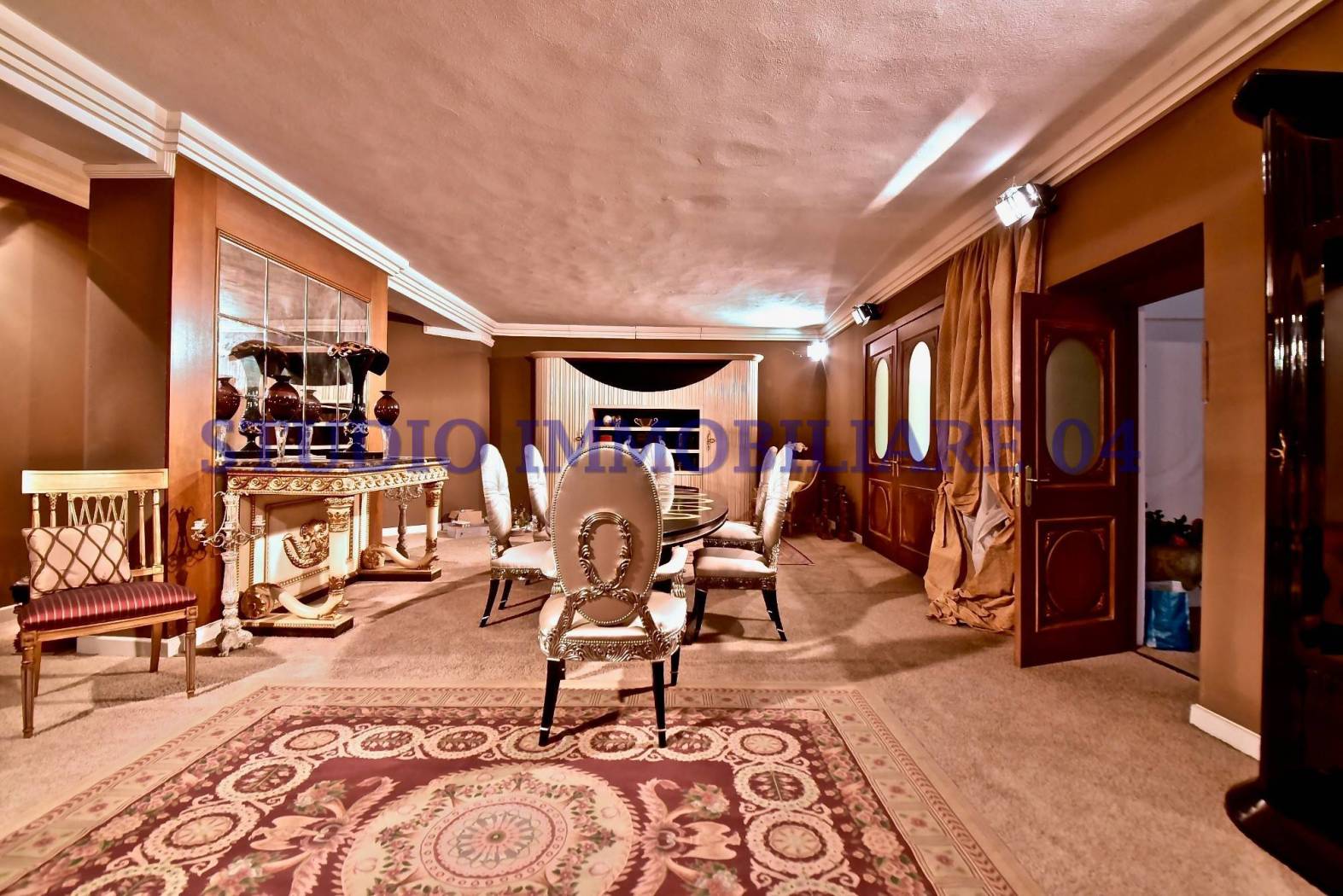 Locale commerciale con laboratorio in Vendita