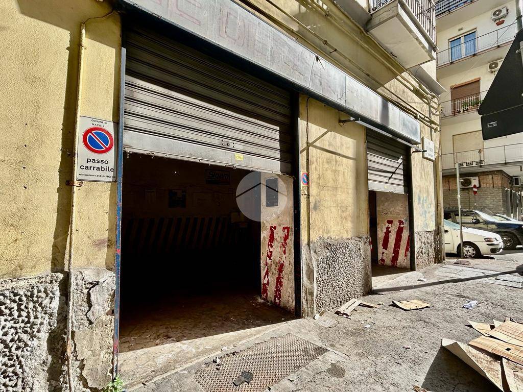 Locale commerciale in Vendita