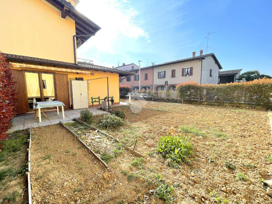 Trilocale via Giuseppe Garibaldi 23, Centro, Passirano