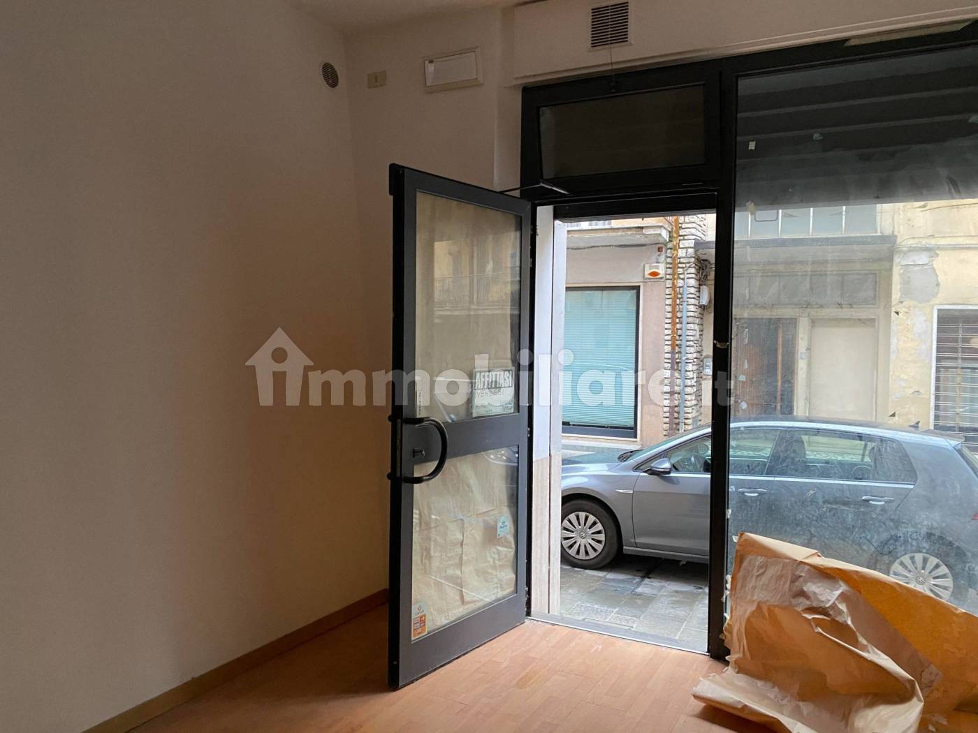 Locale commerciale in Vendita