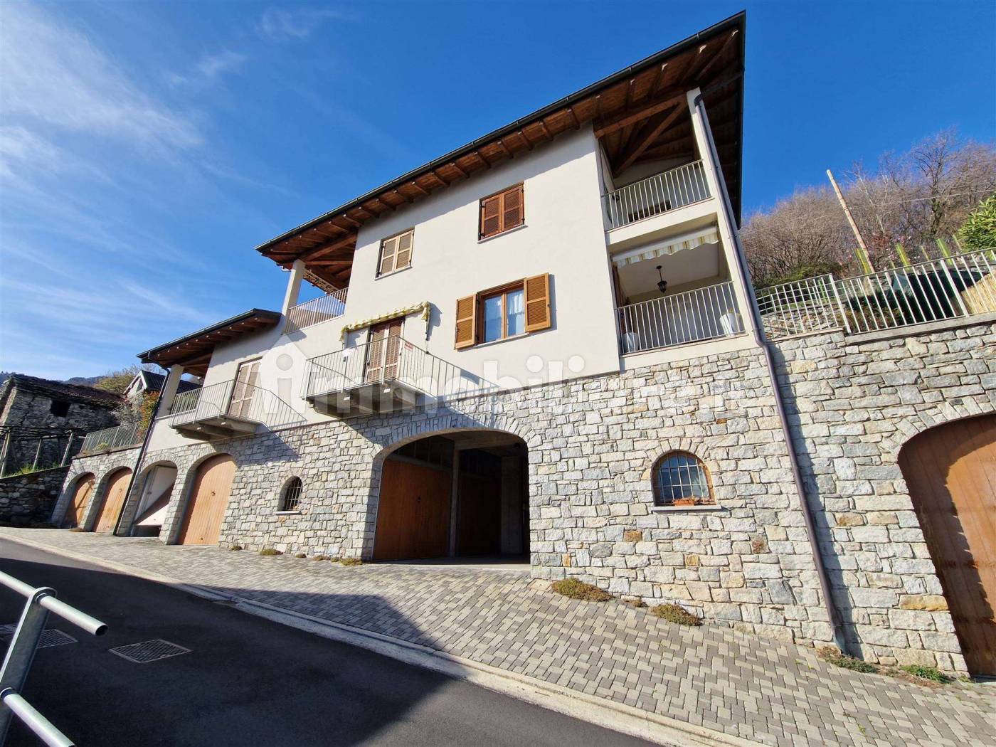 Bilocale via Cerceno, Montemezzo