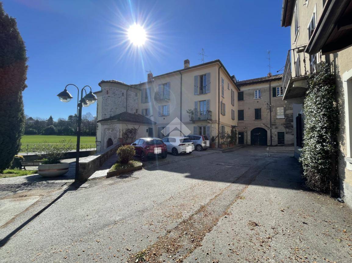 Bilocale via San Giorgio 8, Pagnano, Merate