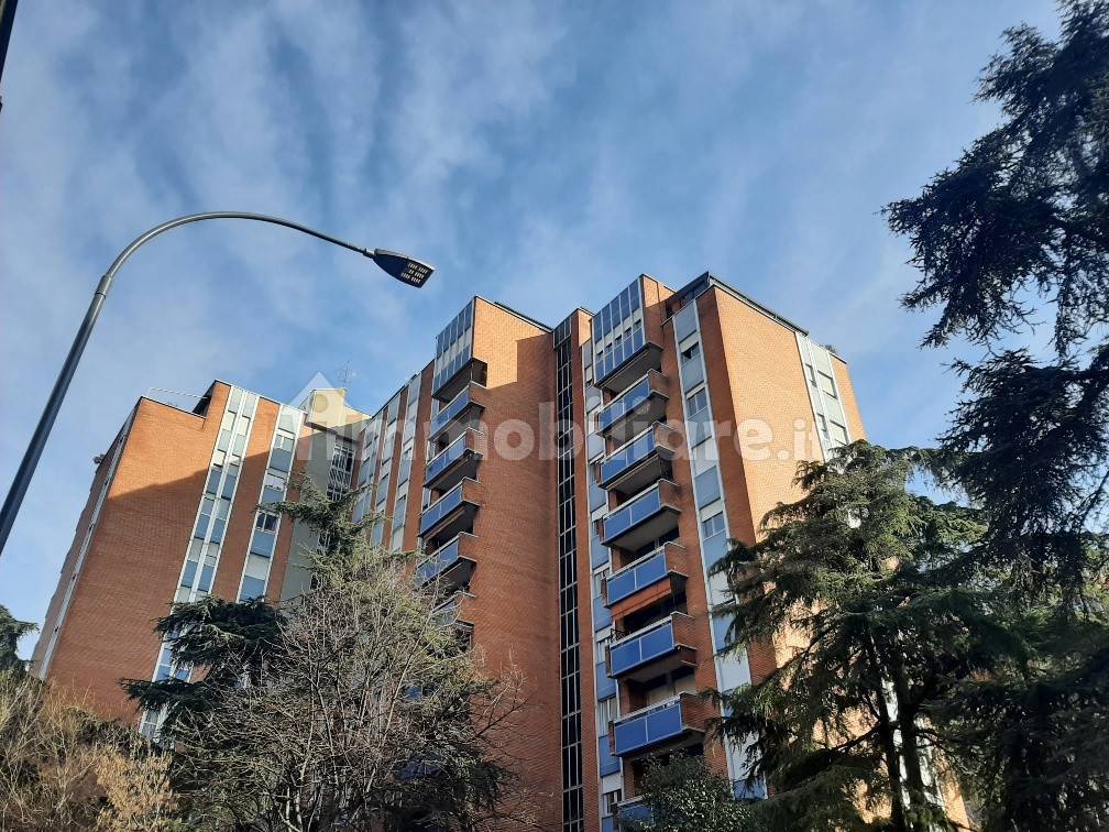 Appartamento da ristrutturare, secondo piano, Massarenti, Bologna