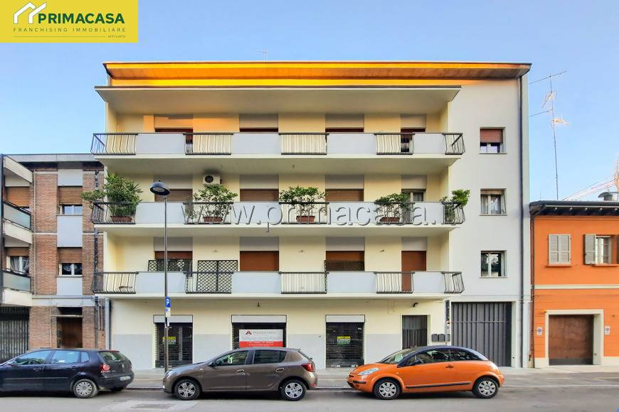 Locale commerciale in Vendita