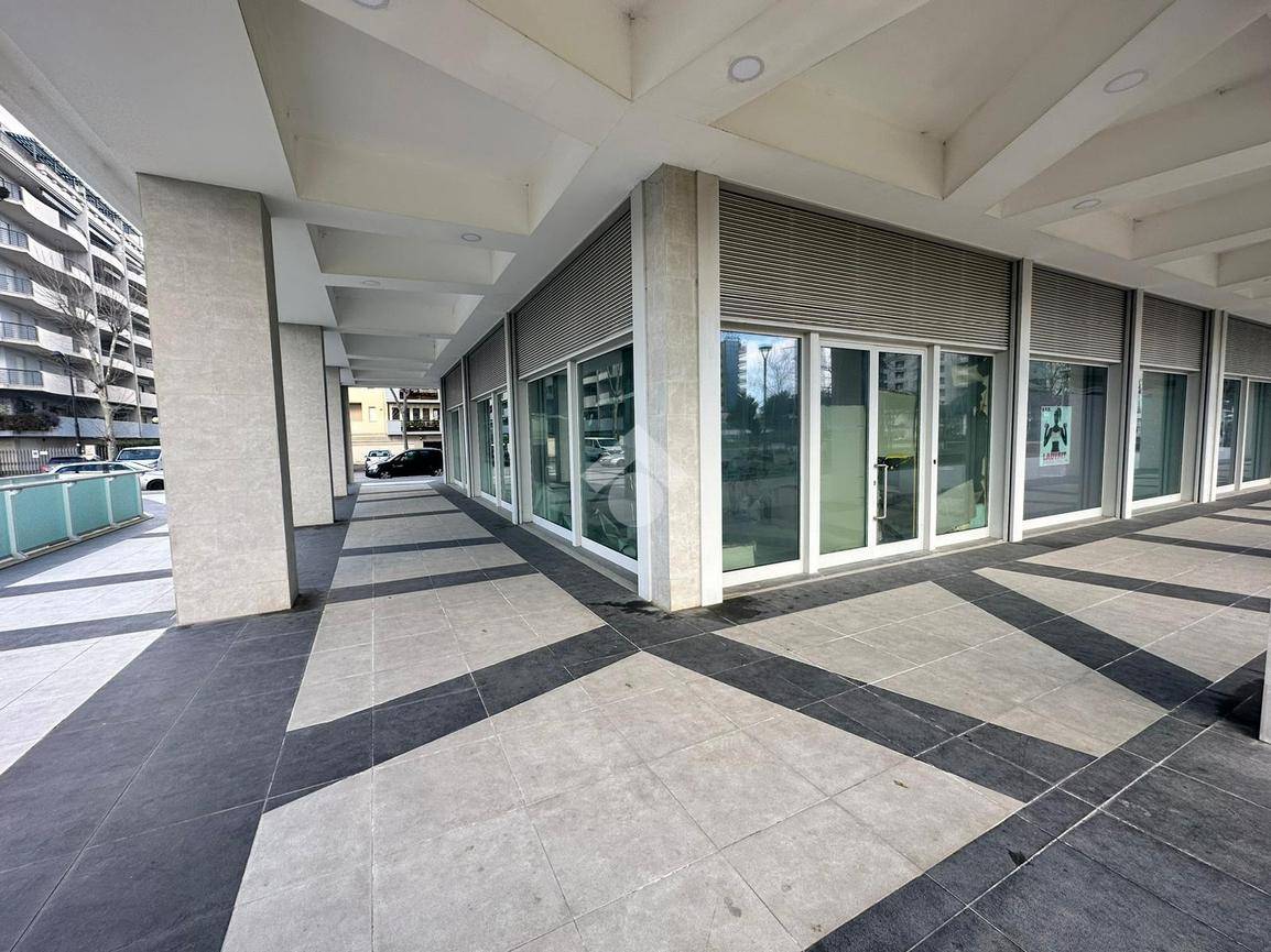 Locale commerciale in Vendita