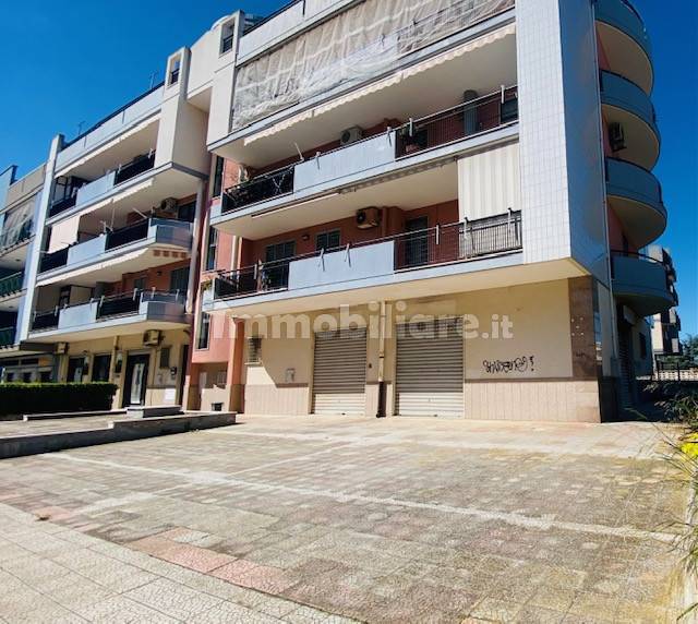 Locale commerciale in Vendita