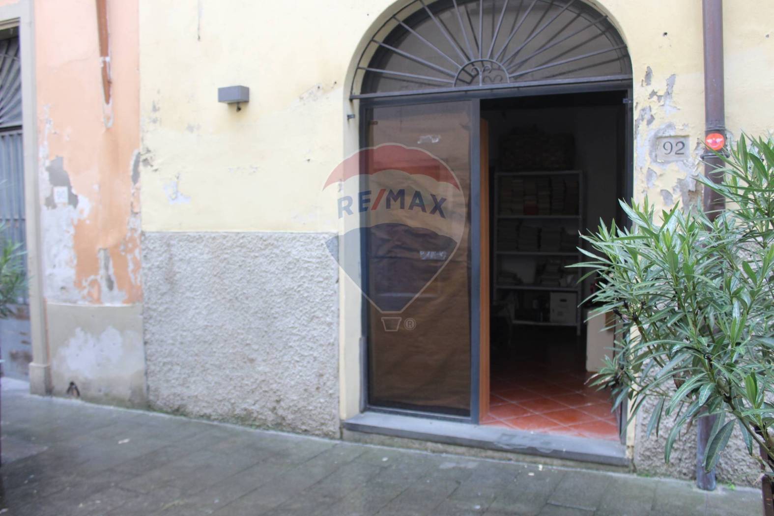 Locale commerciale in Vendita