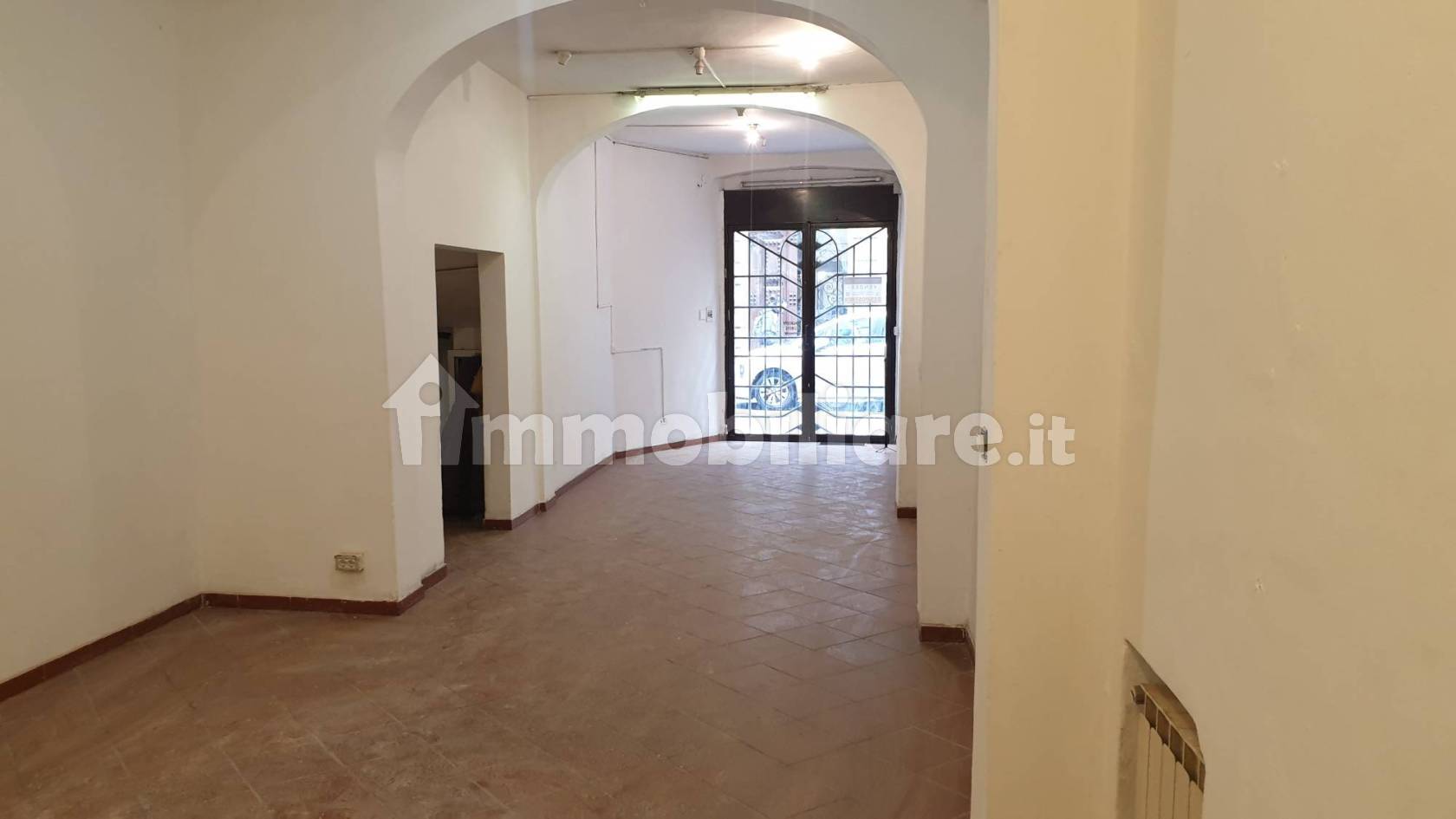 Locale commerciale in Vendita