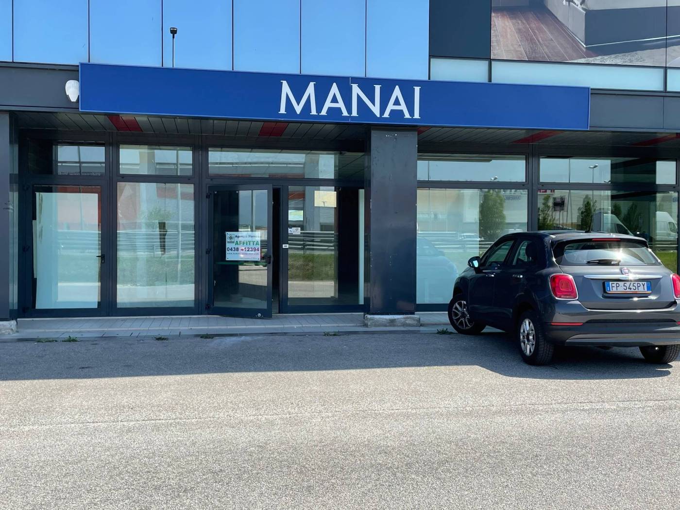 Locale commerciale in Vendita