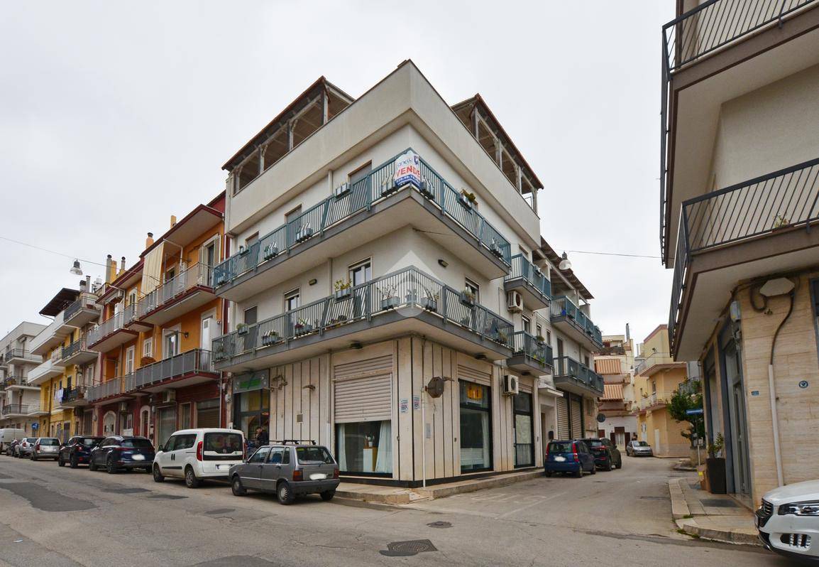 Locale commerciale in Vendita