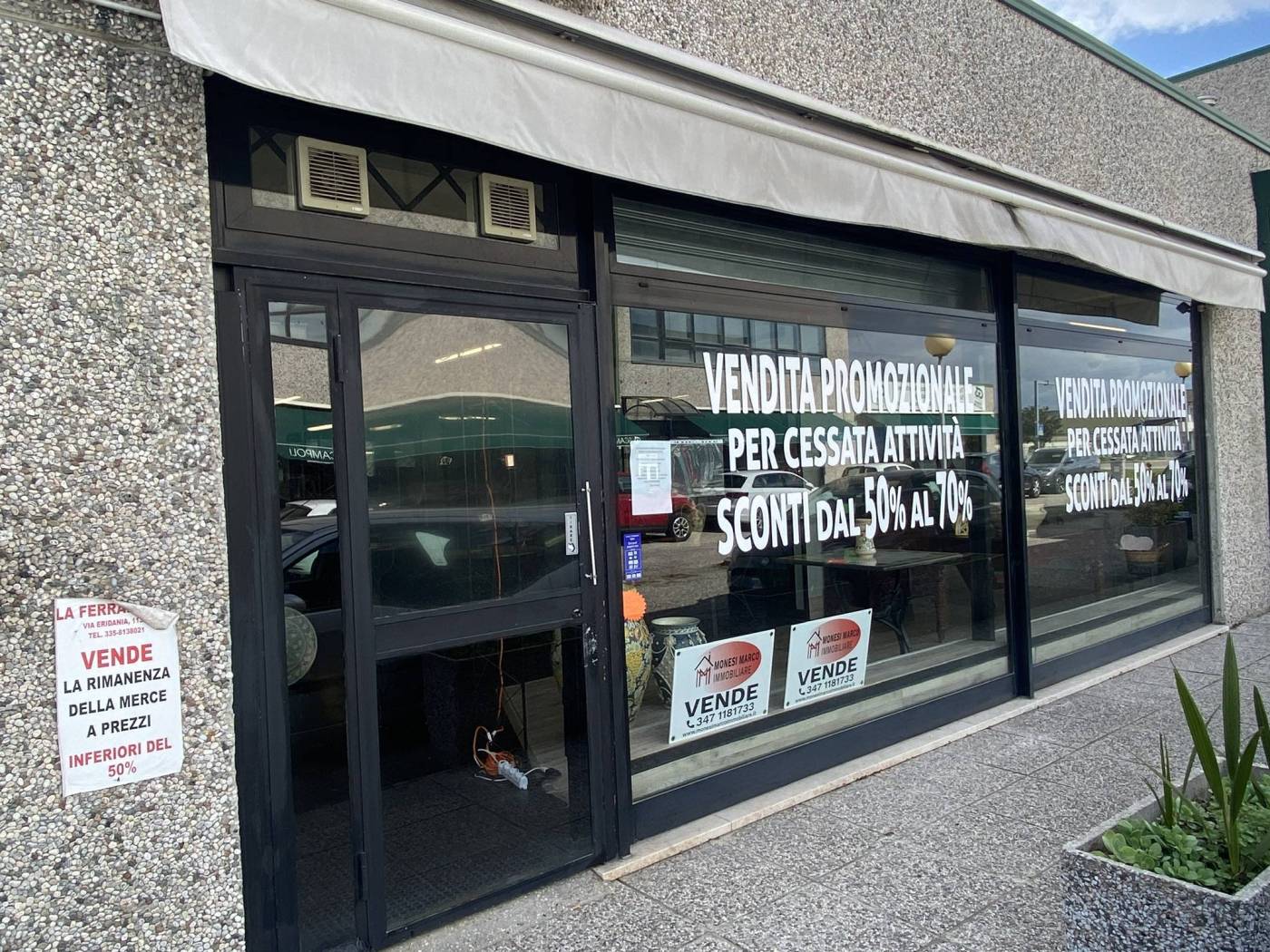 Locale commerciale in Vendita