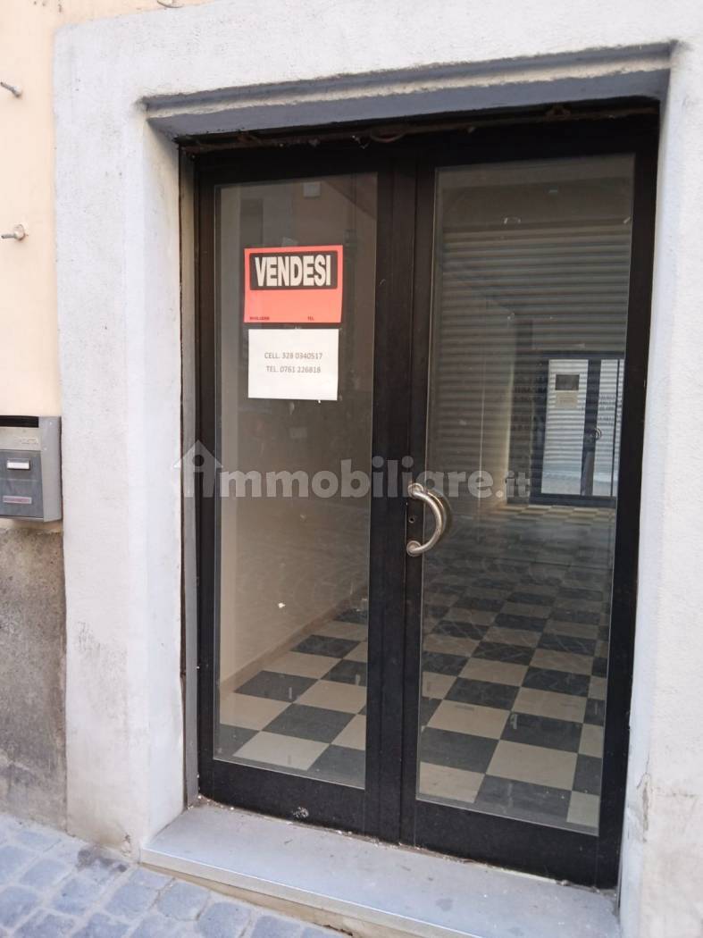 Locale commerciale in Vendita