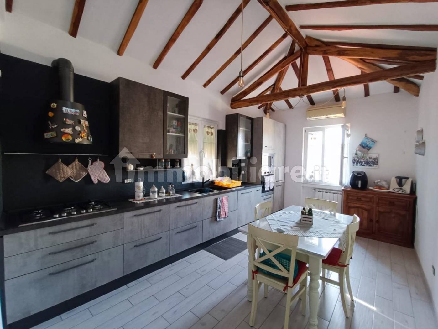 Quadrilocale via Beatrice,  10, Centro, Massa