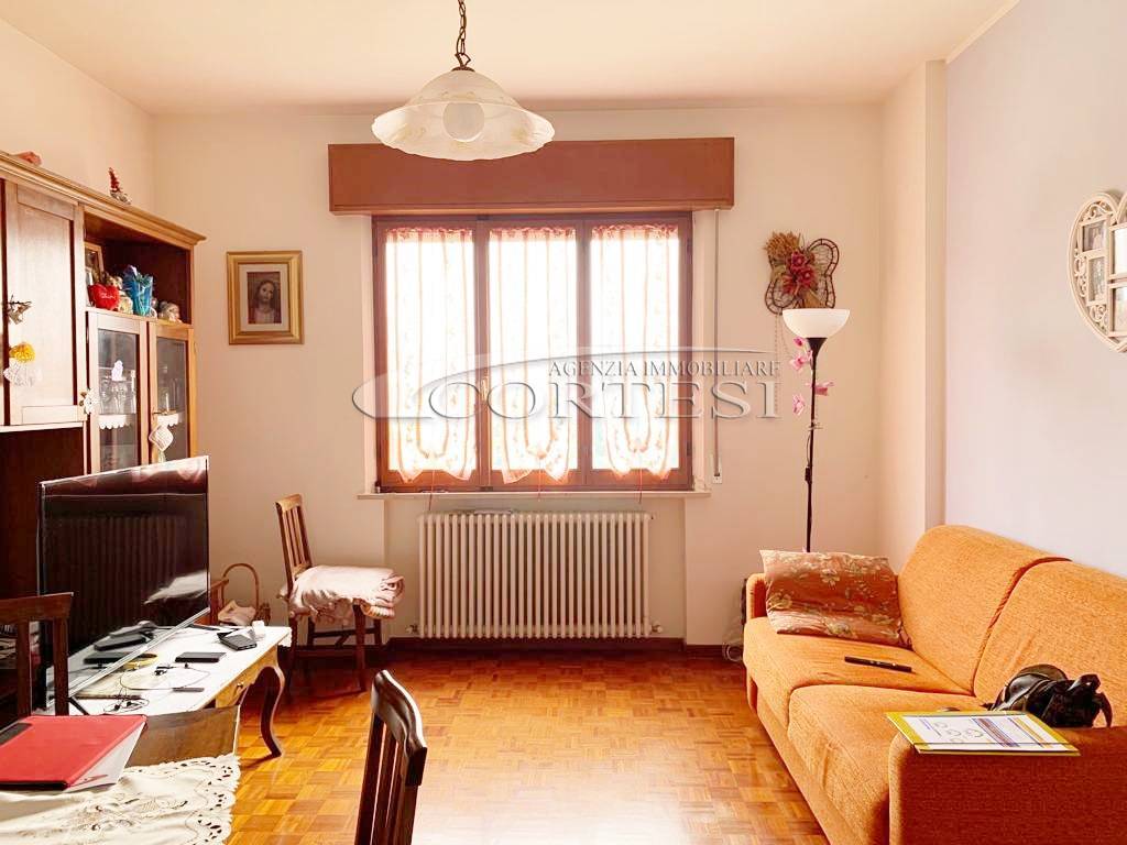 Appartamento buono stato, secondo piano, Centro, Mondolfo