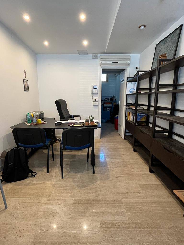 Locale commerciale in Vendita