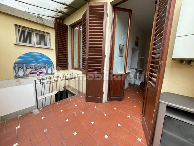 Trilocale da ristrutturare, piano terra, Campo di Marte, Firenze