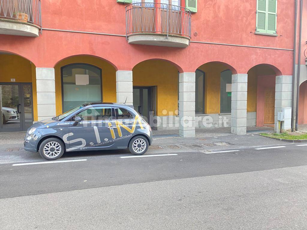 Locale commerciale in Vendita