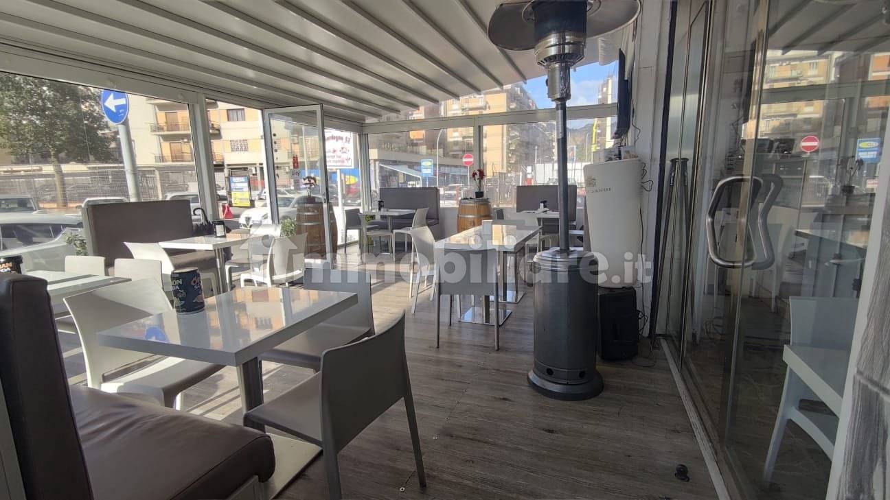 Bar con laboratorio in Vendita