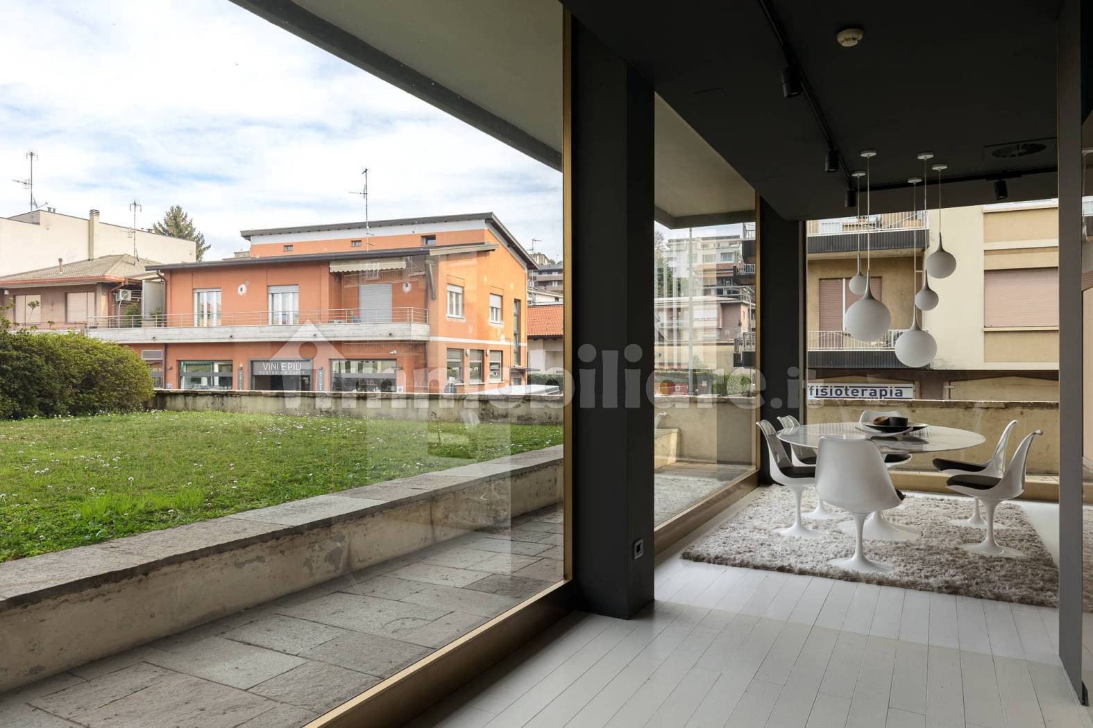 Locale commerciale in Vendita