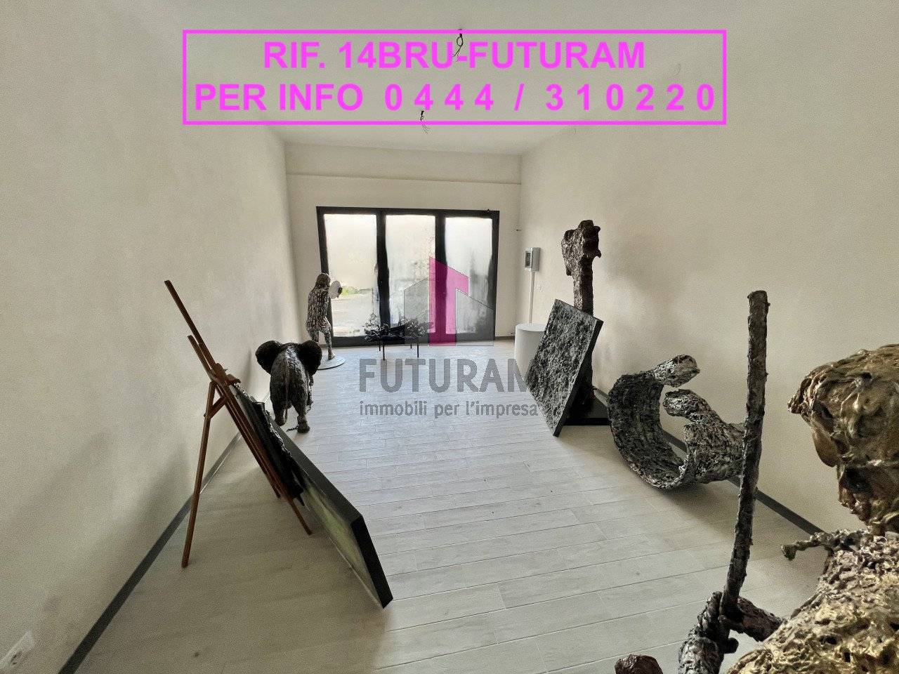 Locale commerciale in Vendita