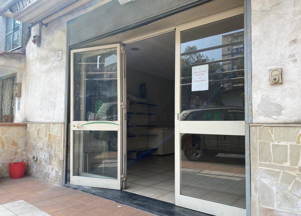Locale commerciale in Vendita