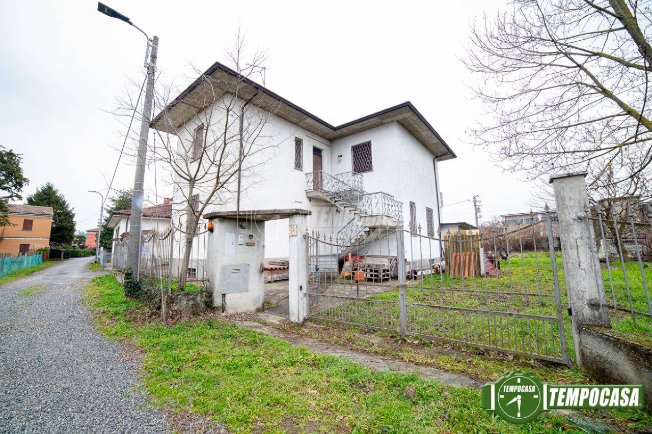 Trilocale via Cerreto Superiore, Centro, Casteggio