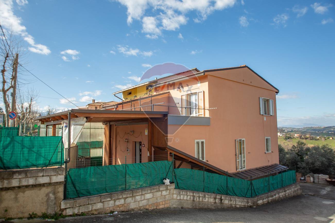 Quadrilocale via Della Liberazione 6/C, Centro, Ari