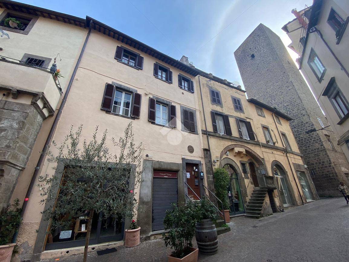 Quadrilocale via Aurelio Saffi 120, Sacrario - Piazza della Rocca, Viterbo