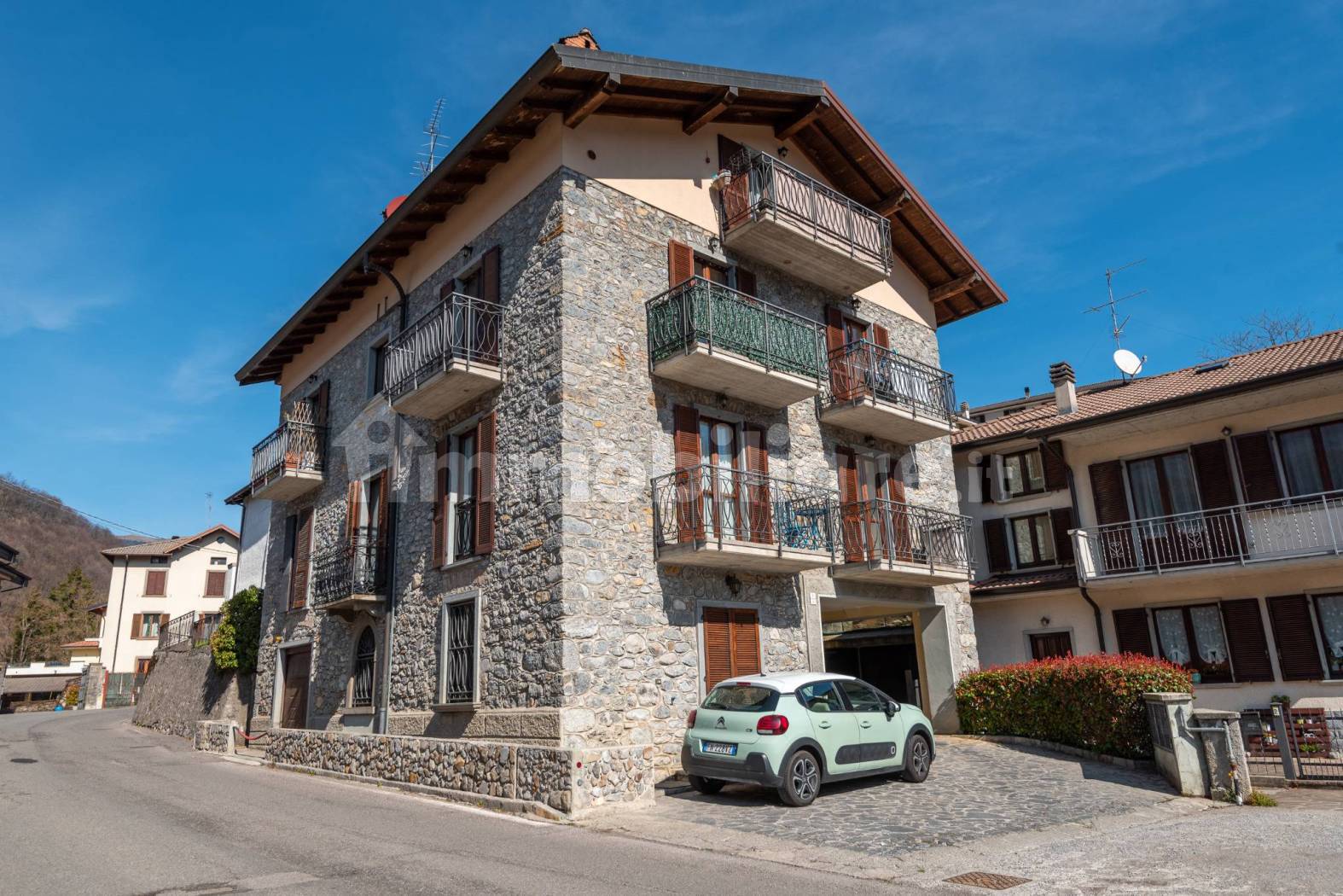 Trilocale via Brancilione 6, Brancilione, Corna Imagna