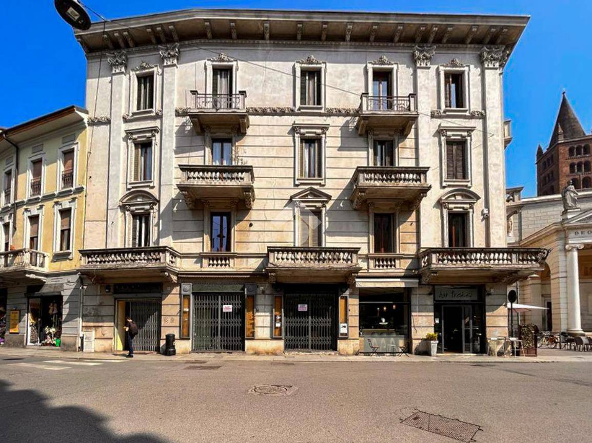 Locale commerciale in Vendita