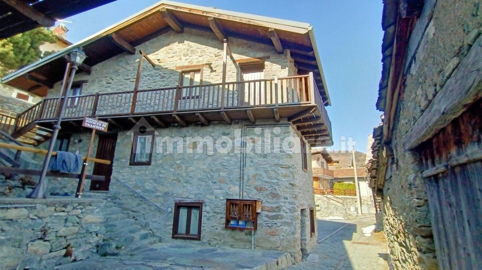 Trilocale frazione Chatrian 120, Mongnod, Torgnon