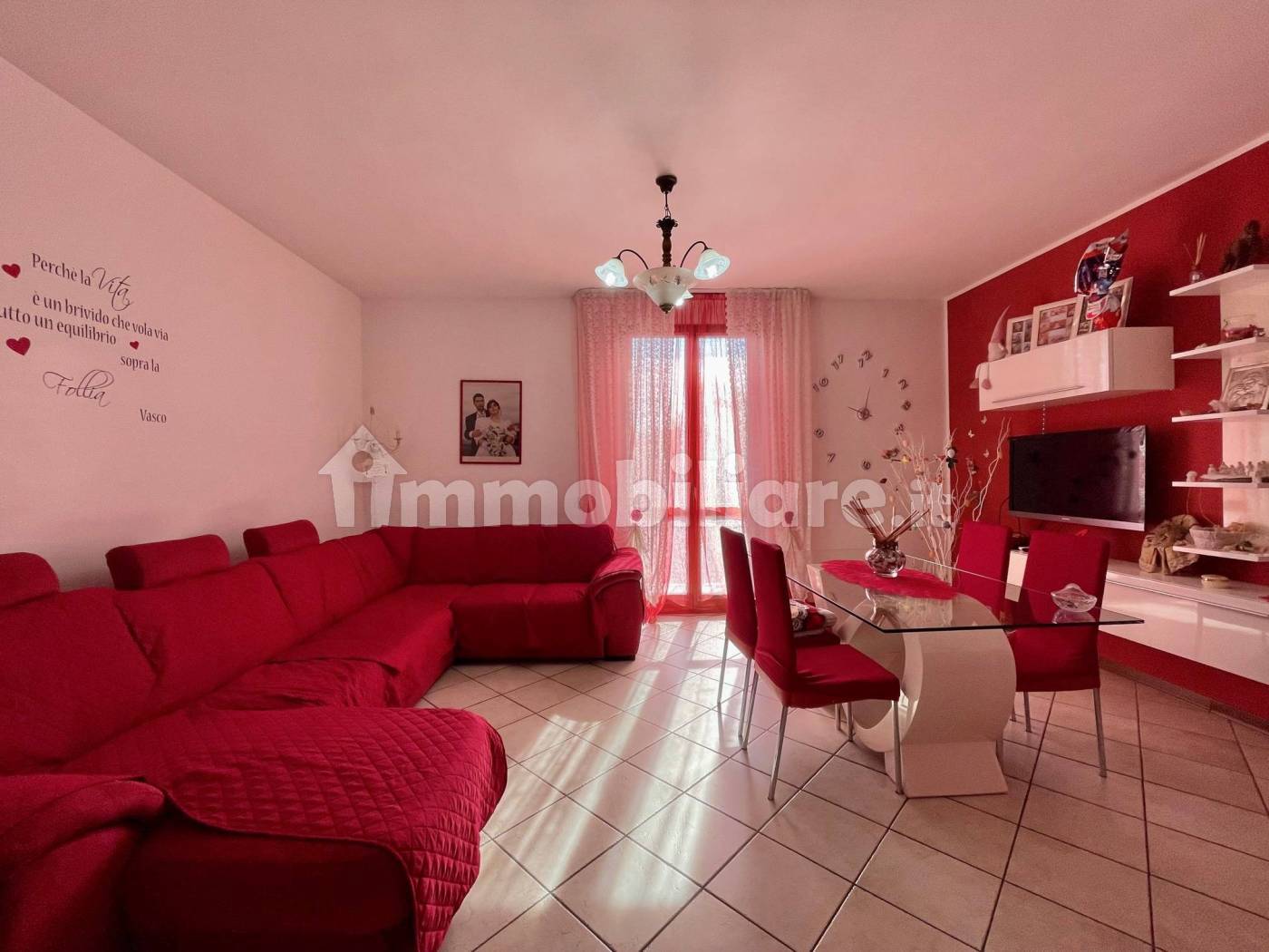 Trilocale via Radici Sud 66, Centro, Castellarano