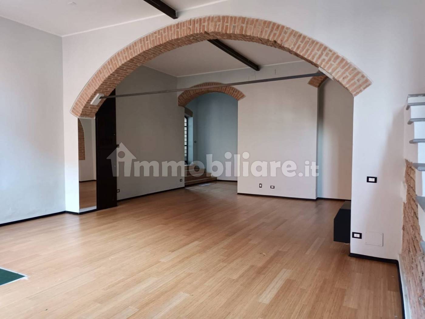 Locale commerciale in Vendita