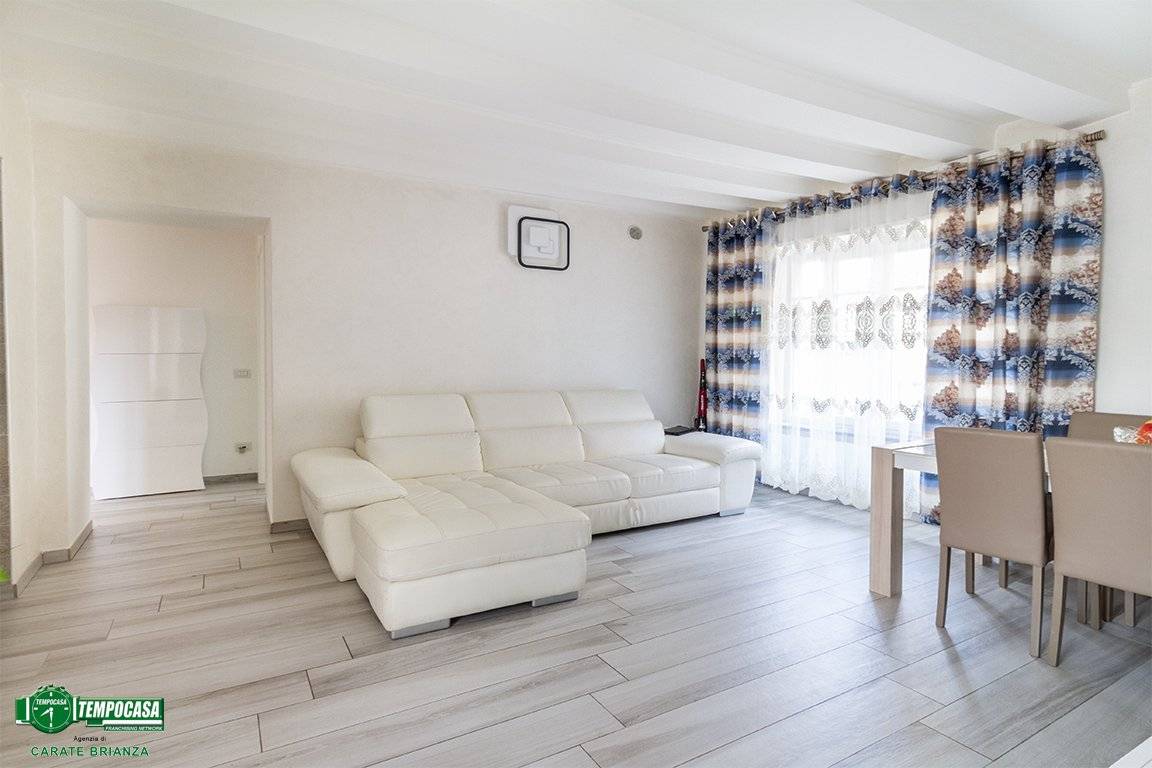 Trilocale via Cesare Battisti 9, Centro, Carate Brianza