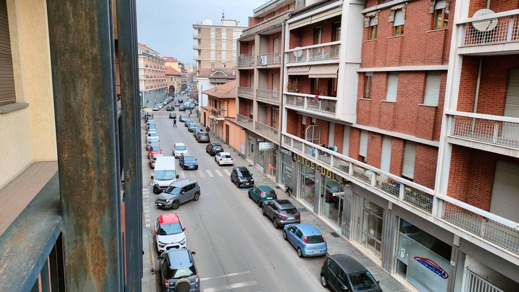 Appartamento via Fratelli Carando 22, Centro, Bra