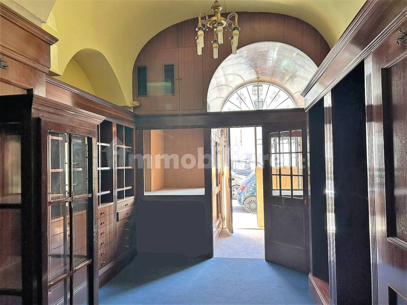 Locale commerciale in Vendita