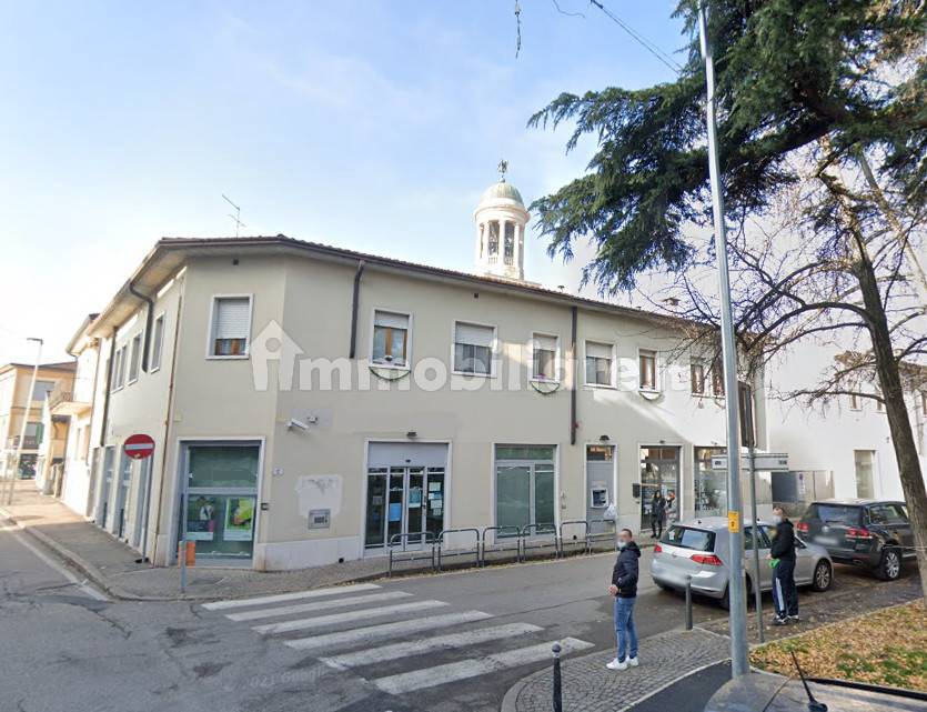 Locale commerciale in Vendita