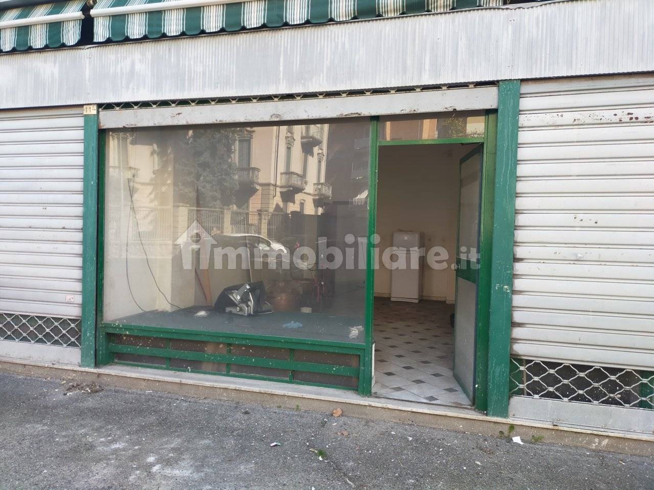 Locale commerciale in Vendita