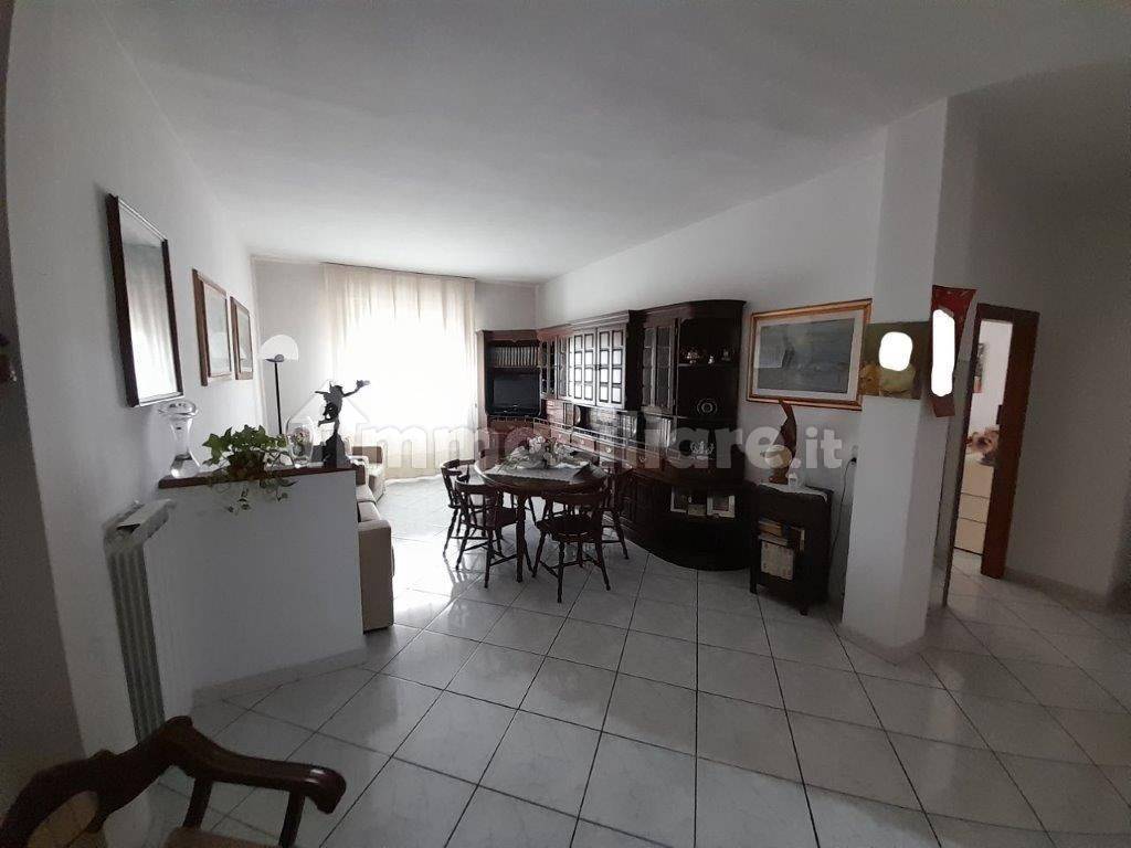 Trilocale via Ambrogio Traversari 17, Mezzana, Prato