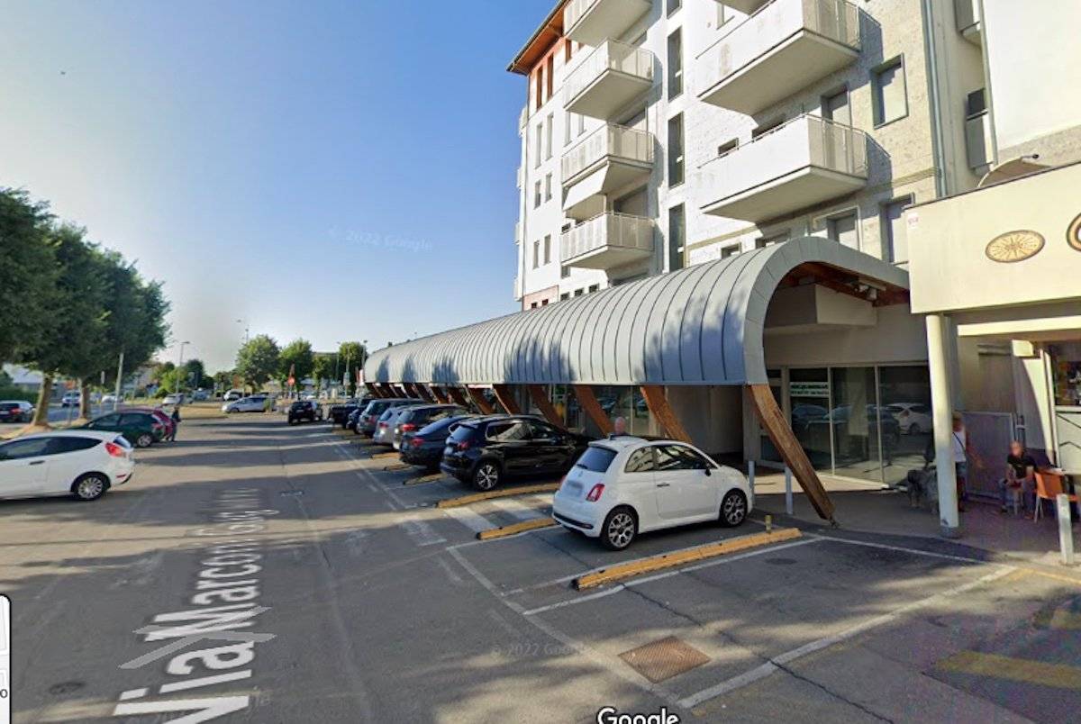 Locale commerciale in Vendita