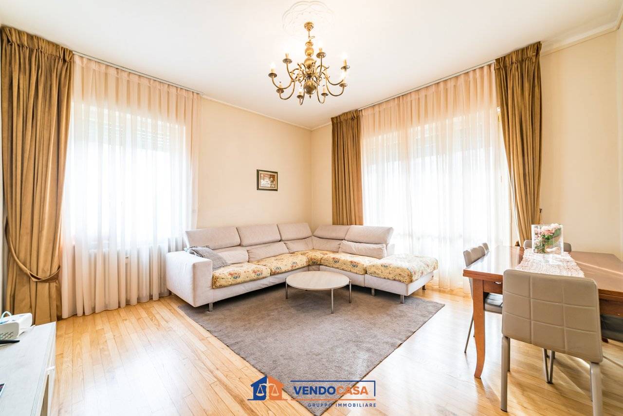 Appartamento piazza Martiri della Libertà 8, Centro, Verzuolo