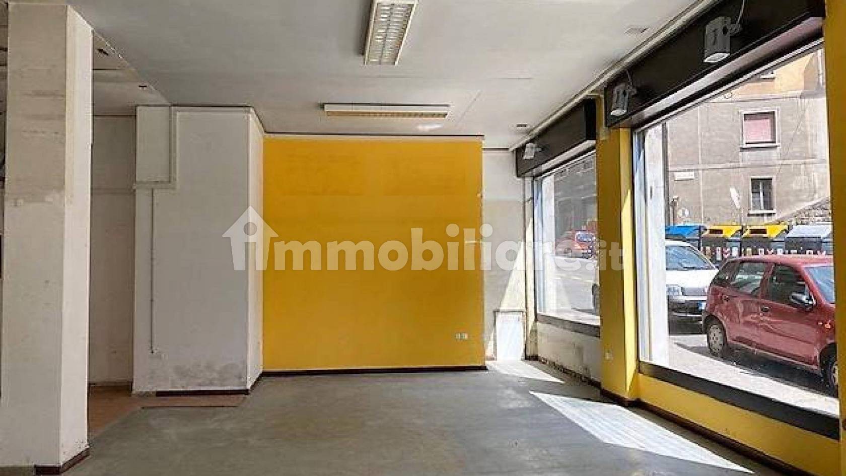 Locale commerciale in Vendita