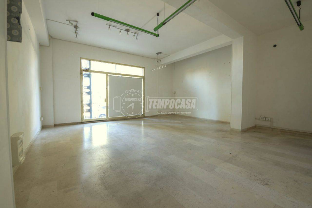 Locale commerciale in Vendita