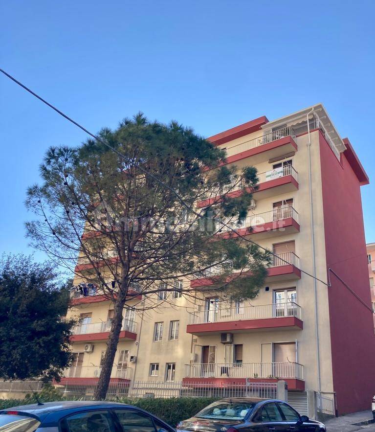 Appartamento buono stato, quarto piano, San Luigi - Archimede, Ragusa