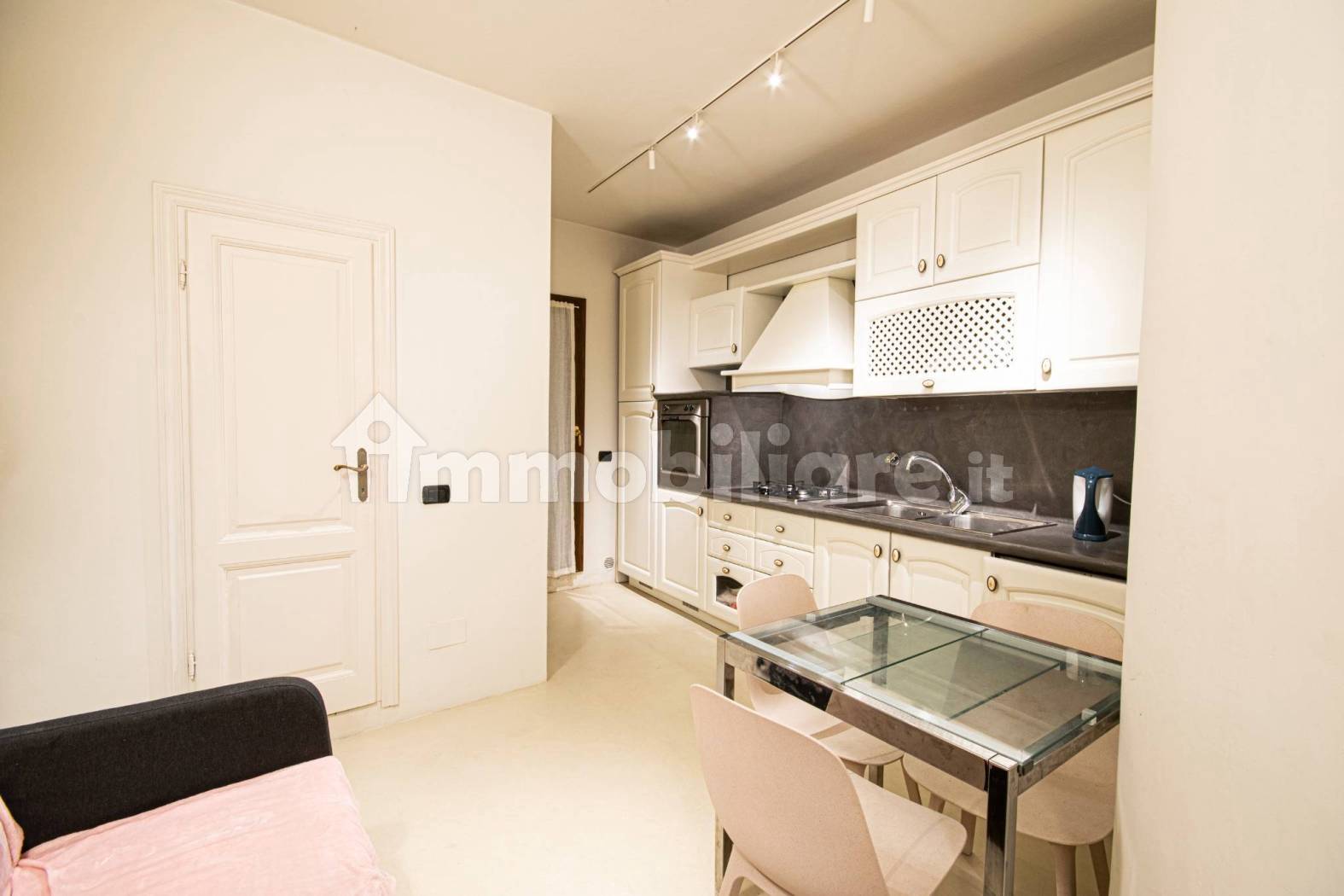 Bilocale via dell'Oriuolo, Duomo, Firenze