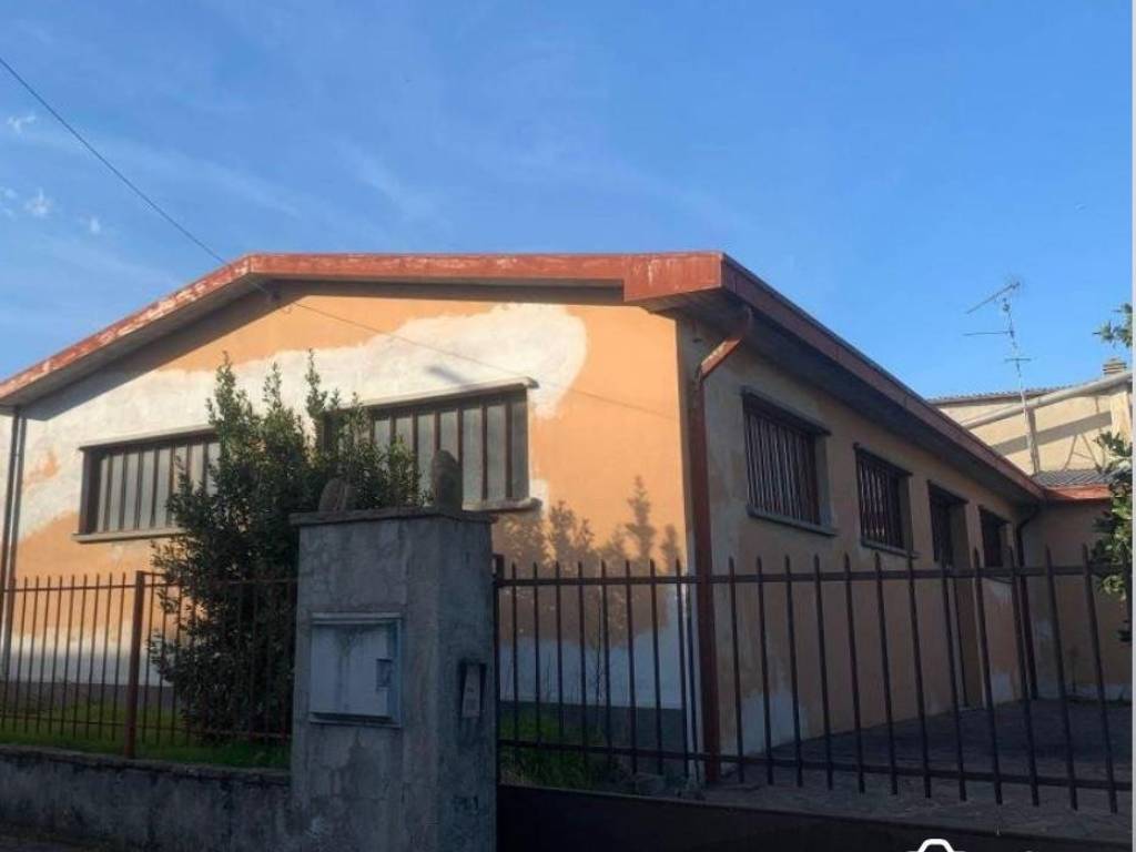 Capannone via Costone di Mezzo 12, Cremona, Rif. 102048224 - Immobiliare.it