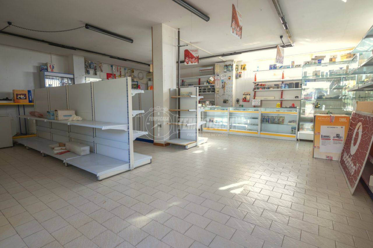 Locale commerciale in Vendita