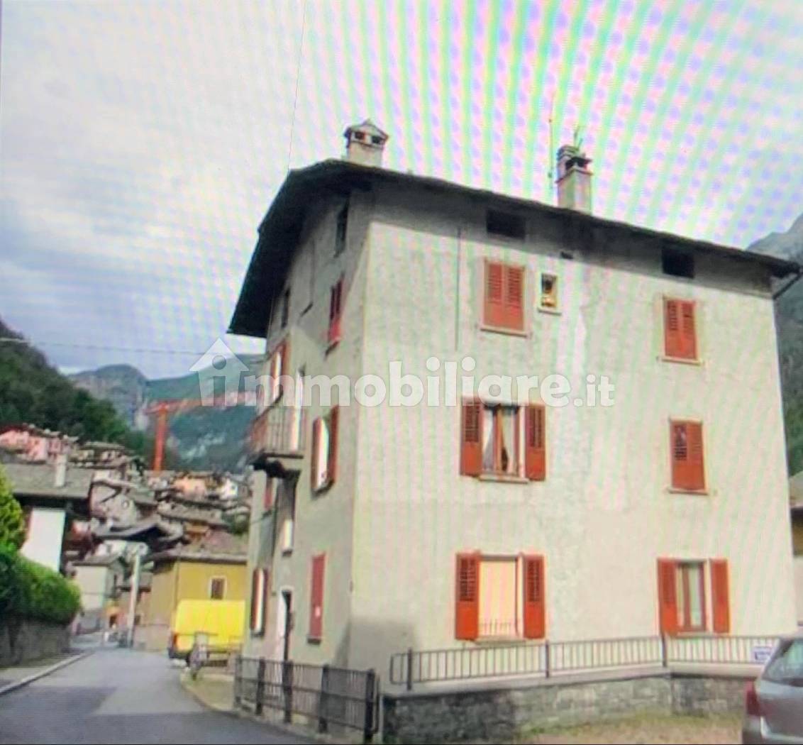 Trilocale via San Giovanni 104, Centro, Lanzada